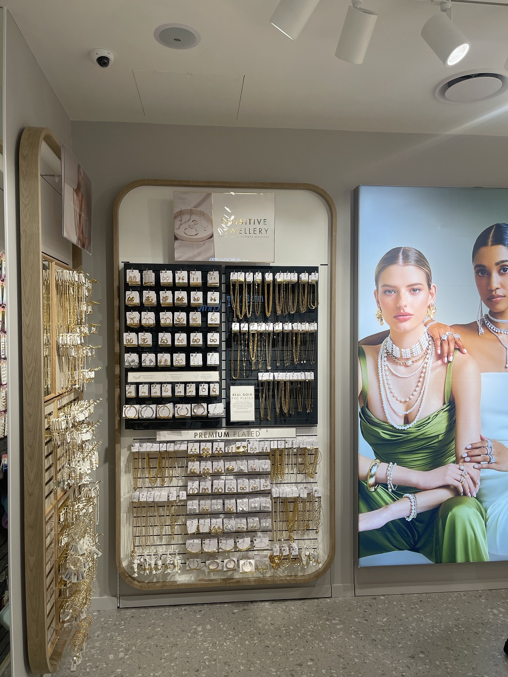 Lovisa Booragoon - Focus Shopfit | Retail & Commercial Shop Fitters ...